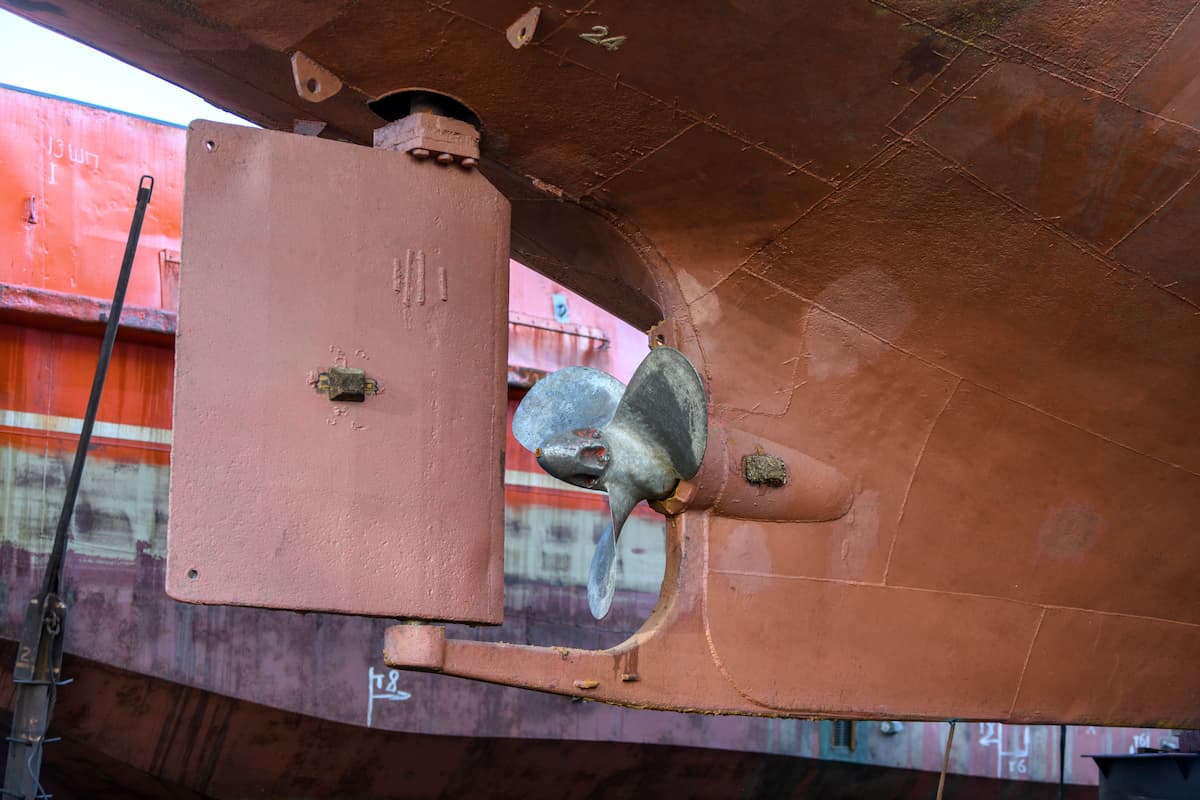 Kapal Layar Bot Marin dan Insurans Kraf Keseronokan Malaysia - Red Cover